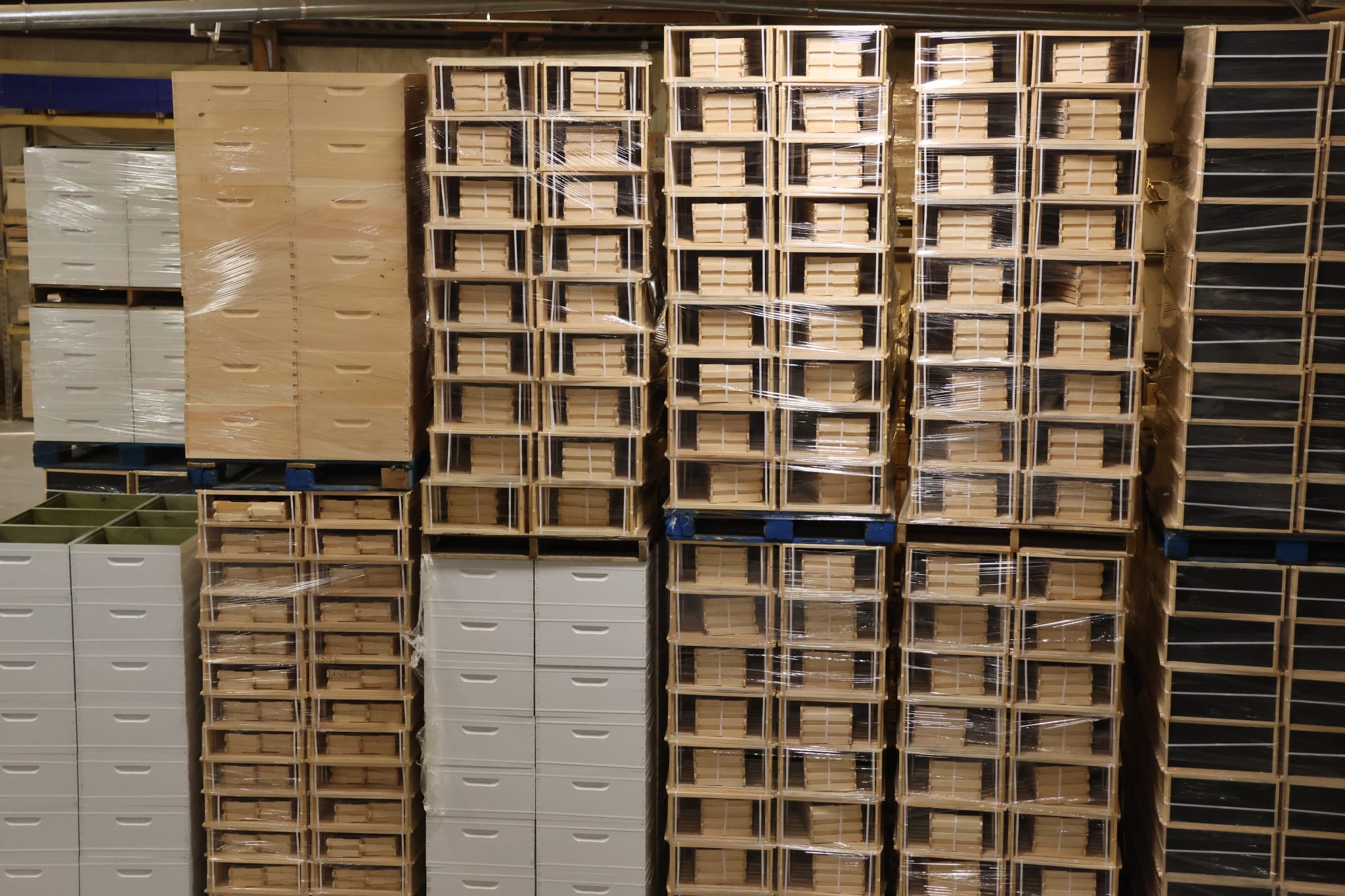 Commercial Beekeepers - Beeline Woodenware